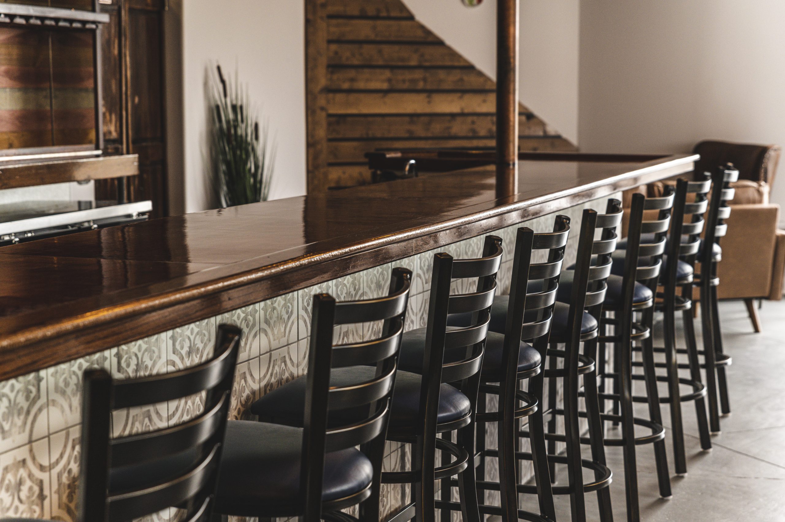 From Counter To Bar: Adjustable Bar Stools For Multi-Purpose Seating ...